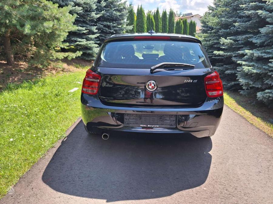 Black BMW 116 2014 in Utena, with an engine capacity of 2.00 L and mileage of 323 thousand km for 6200 €, photo 5 on AUTOMOTO.COM.LV