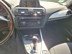 Black BMW 116 2014 in Utena, with an engine capacity of 2.00 L and mileage of 323 thousand km for 6200 €, photo 10 on AUTOMOTO.COM.LV