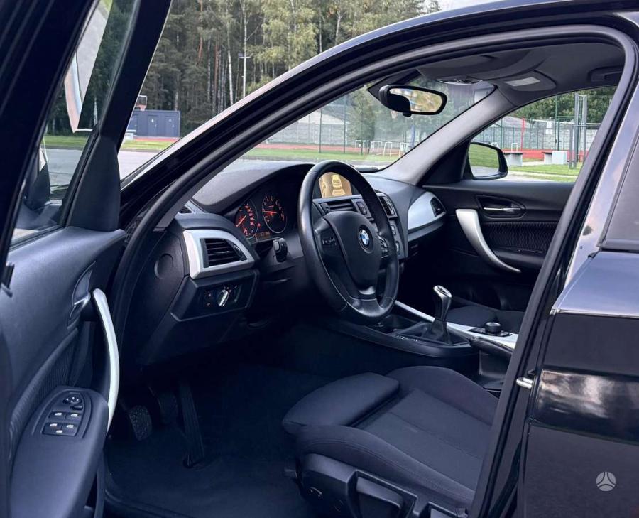 Black BMW 116 2014 in Druskininkai, with an engine capacity of 1.60 L and mileage of 140 thousand km for 6500 €, photo 20 on AUTOMOTO.COM.LV