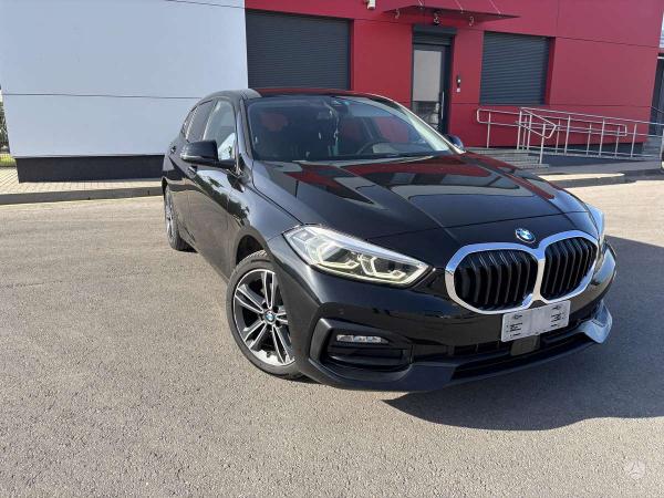 Black BMW 116 2020 in Panevezys, with an engine capacity of 1.50 L and mileage of 130 thousand km for 13400 €, photo 3 on AUTOMOTO.COM.LV