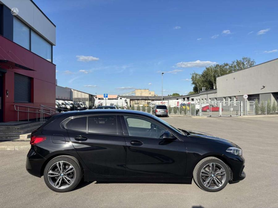 Melns BMW 116 2020 Panevēža, ar dzinēja tilpumu 1.50 L un nobraukumu 130 tūkst. km par 13400 €, foto 8 vietnē AUTOMOTO.COM.LV