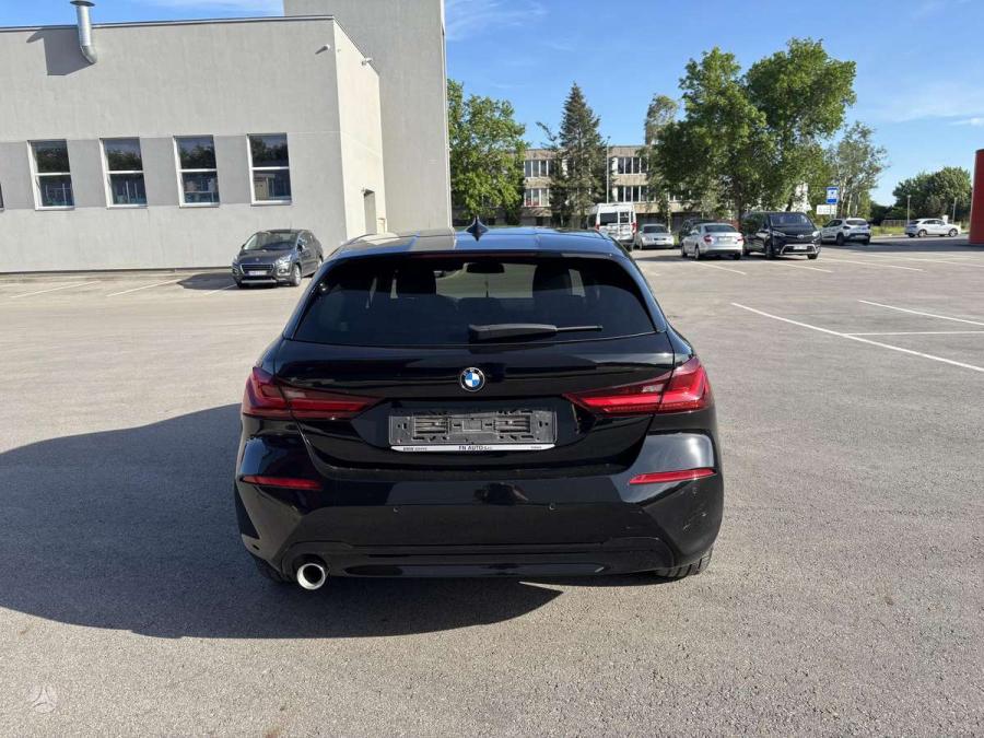 Melns BMW 116 2020 Panevēža, ar dzinēja tilpumu 1.50 L un nobraukumu 130 tūkst. km par 13400 €, foto 10 vietnē AUTOMOTO.COM.LV