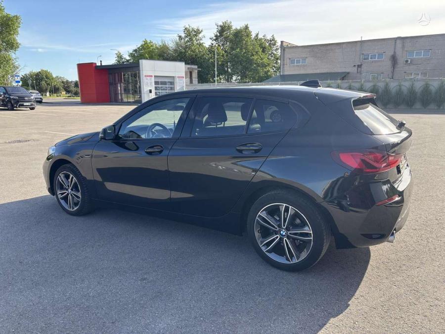 Melns BMW 116 2020 Panevēža, ar dzinēja tilpumu 1.50 L un nobraukumu 130 tūkst. km par 13400 €, foto 12 vietnē AUTOMOTO.COM.LV