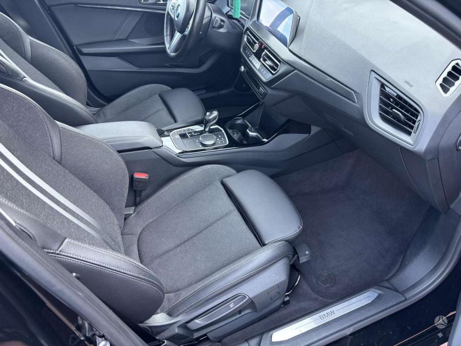 Melns BMW 116 2020 Panevēža, ar dzinēja tilpumu 1.50 L un nobraukumu 130 tūkst. km par 13400 €, foto 15 vietnē AUTOMOTO.COM.LV