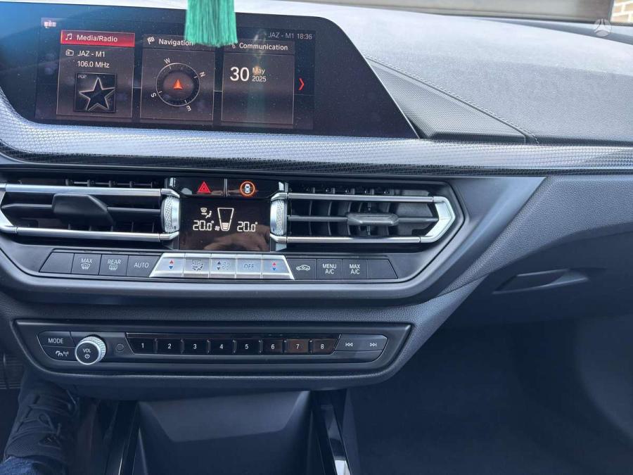 Melns BMW 116 2020 Panevēža, ar dzinēja tilpumu 1.50 L un nobraukumu 130 tūkst. km par 13400 €, foto 21 vietnē AUTOMOTO.COM.LV
