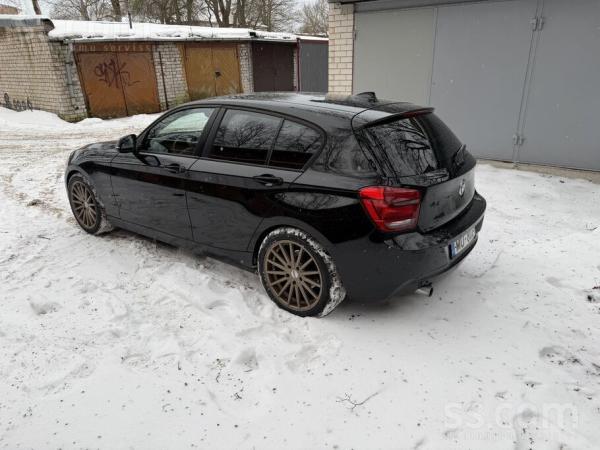 Black BMW 116 2011 in Liepaja, with an engine capacity of 2.00 L and mileage of 249 thousand km for 5300 €, photo 6 on AUTOMOTO.COM.LV