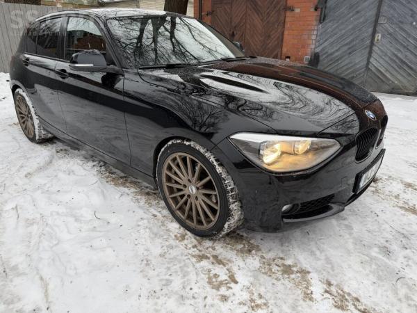 Black BMW 116 2011 in Liepaja, with an engine capacity of 2.00 L and mileage of 249 thousand km for 5300 €, photo 7 on AUTOMOTO.COM.LV