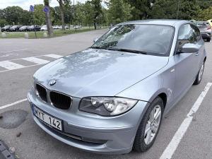 Zils BMW 116 2009 Kauņa, ar dzinēja tilpumu 1.60 L un nobraukumu 174 tūkst. km par 2900 €, foto  vietnē AUTOMOTO.COM.LV