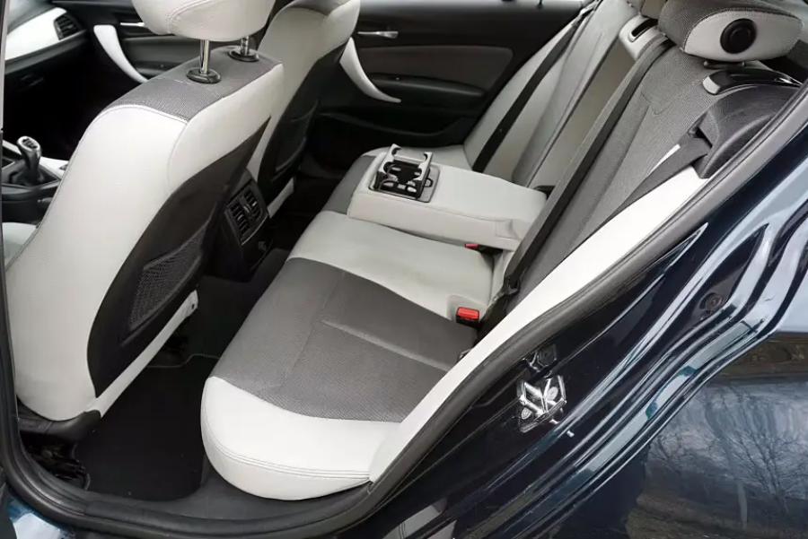 Zils BMW 116 2011 Rīga, ar dzinēja tilpumu 1.60 L un nobraukumu 218 tūkst. km par 7700 €, foto 18 vietnē AUTOMOTO.COM.LV