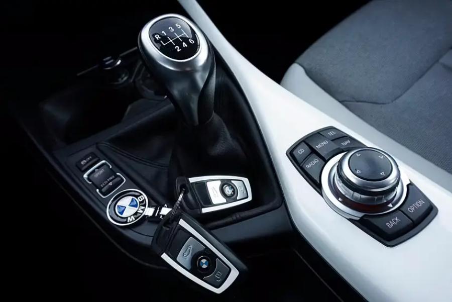 Zils BMW 116 2011 Rīga, ar dzinēja tilpumu 1.60 L un nobraukumu 218 tūkst. km par 7700 €, foto 27 vietnē AUTOMOTO.COM.LV