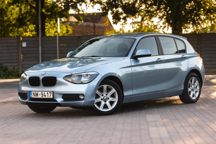 Blue BMW 116 2015 in Riga, with an engine capacity of 1.60 L and mileage of 179 thousand km for 7990 €, photo 1 on AUTOMOTO.COM.LV