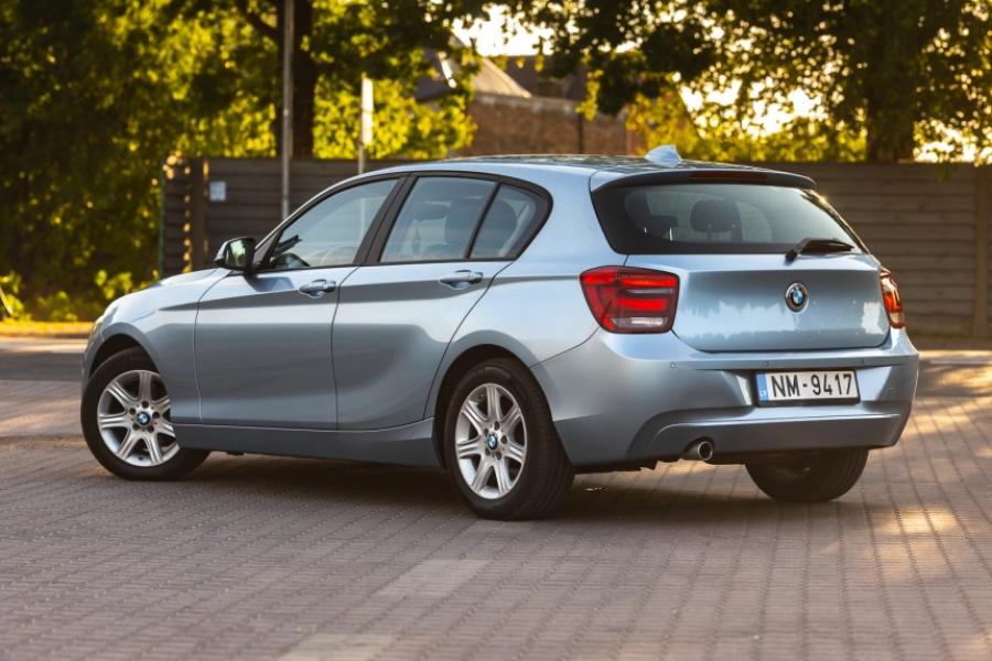 Blue BMW 116 2015 in Riga, with an engine capacity of 1.60 L and mileage of 179 thousand km for 7990 €, photo 3 on AUTOMOTO.COM.LV