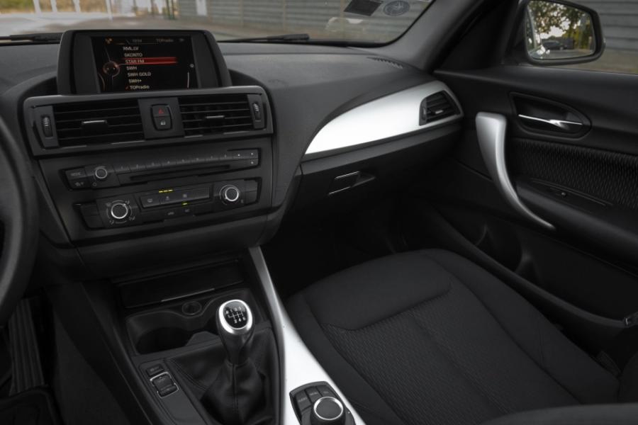 Blue BMW 116 2015 in Riga, with an engine capacity of 1.60 L and mileage of 179 thousand km for 7990 €, photo 14 on AUTOMOTO.COM.LV