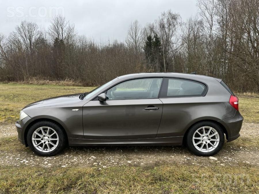 Brown BMW 116 2009 in Valmiera, with an engine capacity of 2.00 L and mileage of 279 thousand km for 2650 €, photo 2 on AUTOMOTO.COM.LV