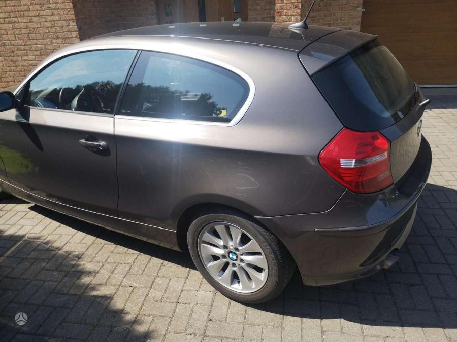 Brown BMW 116 2009 in Kaunas, with an engine capacity of 2.00 L and mileage of 276 thousand km for 2990 €, photo 4 on AUTOMOTO.COM.LV