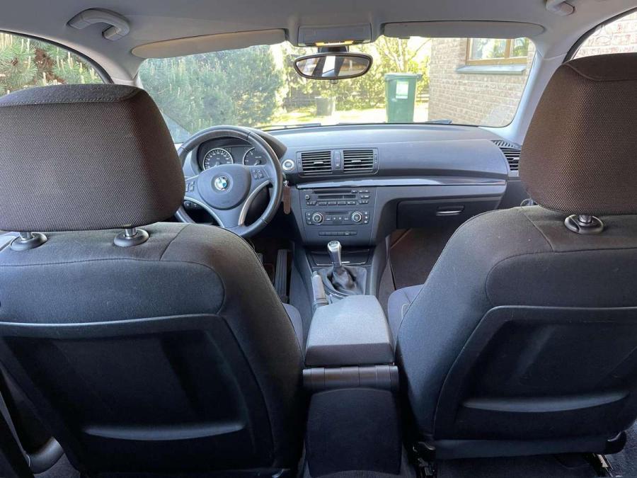 Brown BMW 116 2009 in Kaunas, with an engine capacity of 2.00 L and mileage of 276 thousand km for 2990 €, photo 10 on AUTOMOTO.COM.LV