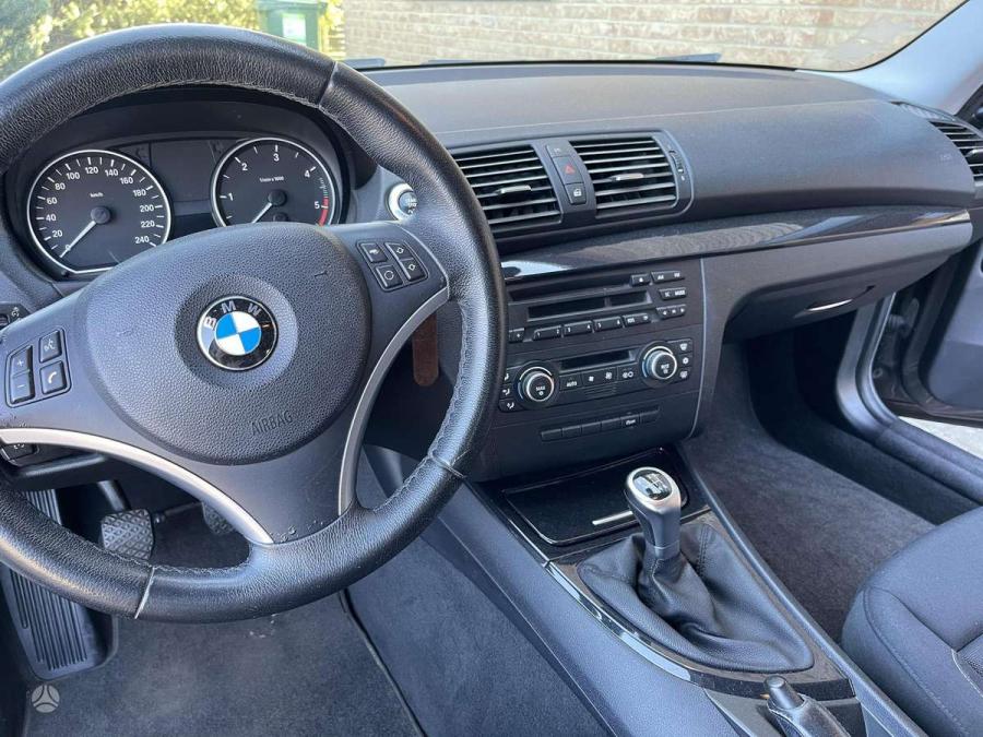 Brown BMW 116 2009 in Kaunas, with an engine capacity of 2.00 L and mileage of 276 thousand km for 2990 €, photo 11 on AUTOMOTO.COM.LV