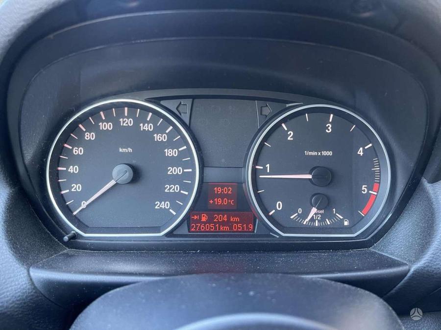 Brown BMW 116 2009 in Kaunas, with an engine capacity of 2.00 L and mileage of 276 thousand km for 2990 €, photo 12 on AUTOMOTO.COM.LV