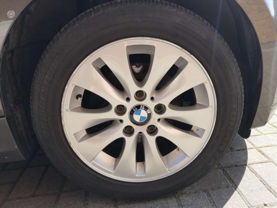Brown BMW 116 2009 in Kaunas, with an engine capacity of 2.00 L and mileage of 276 thousand km for 2990 €, photo 17 on AUTOMOTO.COM.LV