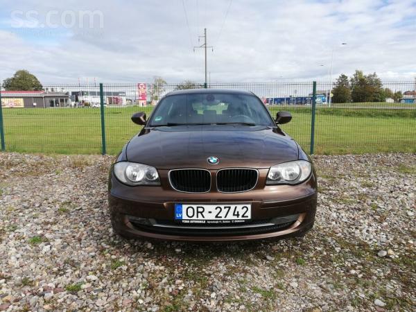 БМВ 116 2011 в Салдус на AUTOMOTO.COM.LV Коричневый БМВ 116 2011 в Салдус, объемом двигателя 2.00 л и пробегом 297 тыс. км за 4990 €, фото 5 на AUTOMOTO.COM.LV