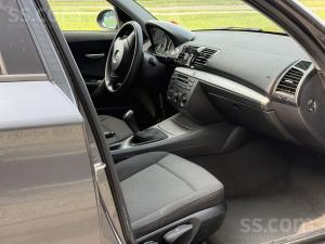 Pelēks BMW 116 2006 Liepāja, ar dzinēja tilpumu 1.60 L un nobraukumu 272 tūkst. km par 2300 €, foto 5 vietnē AUTOMOTO.COM.LV