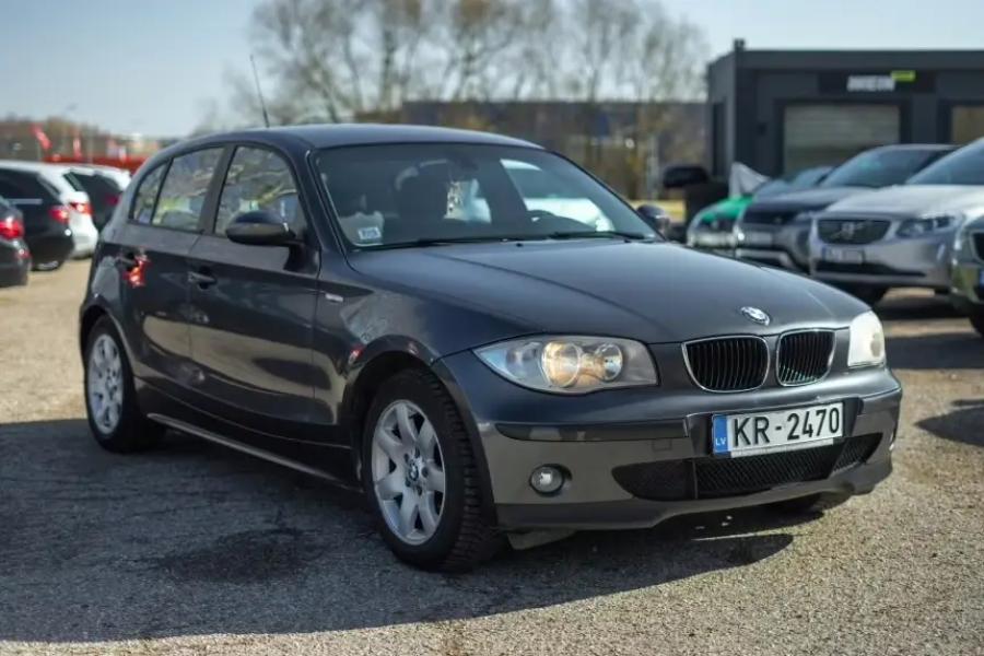 Grey BMW 116 2006 in Liepaja, with an engine capacity of 1.60 L and mileage of 164 thousand km for 3500 €, photo 6 on AUTOMOTO.COM.LV