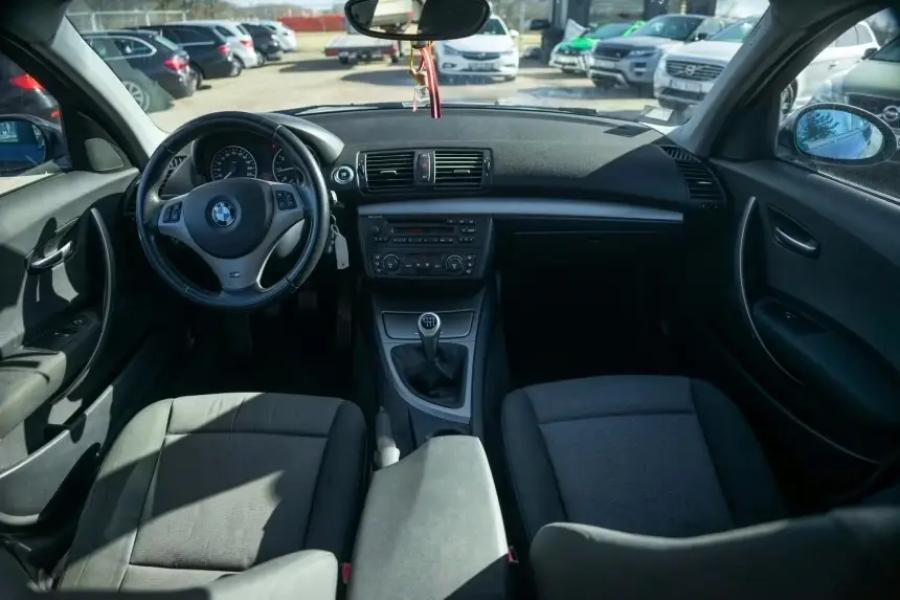 Grey BMW 116 2006 in Liepaja, with an engine capacity of 1.60 L and mileage of 164 thousand km for 3500 €, photo 8 on AUTOMOTO.COM.LV