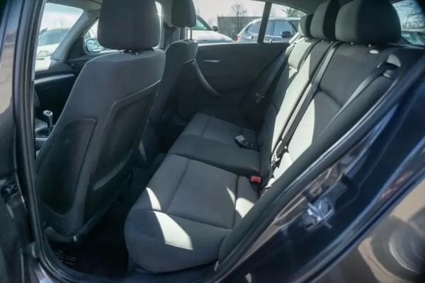 Grey BMW 116 2006 in Liepaja, with an engine capacity of 1.60 L and mileage of 164 thousand km for 3500 €, photo 9 on AUTOMOTO.COM.LV