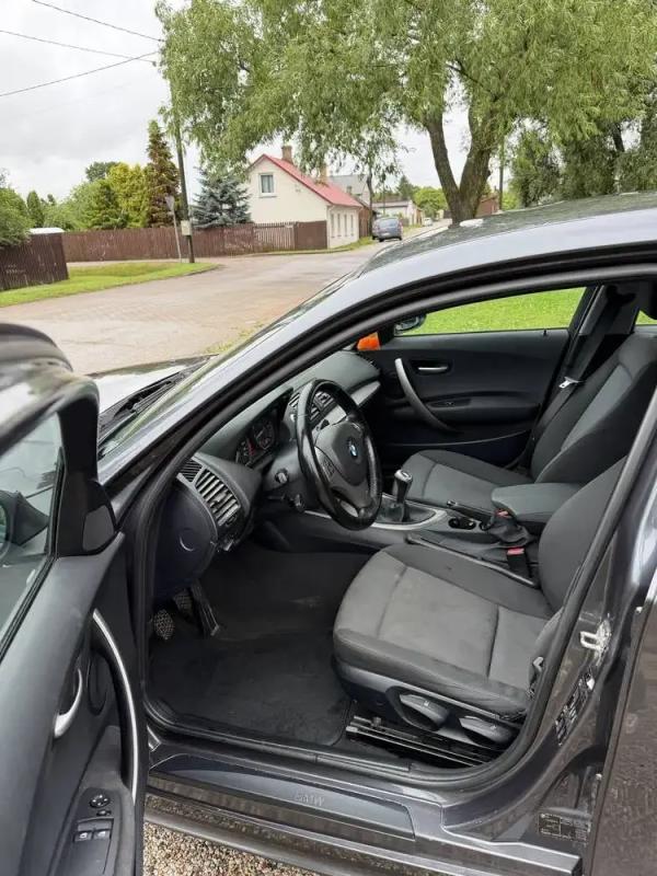 Grey BMW 116 2006 in Ventspils, with an engine capacity of 1.60 L and mileage of 194 thousand km for 2490 €, photo 9 on AUTOMOTO.COM.LV
