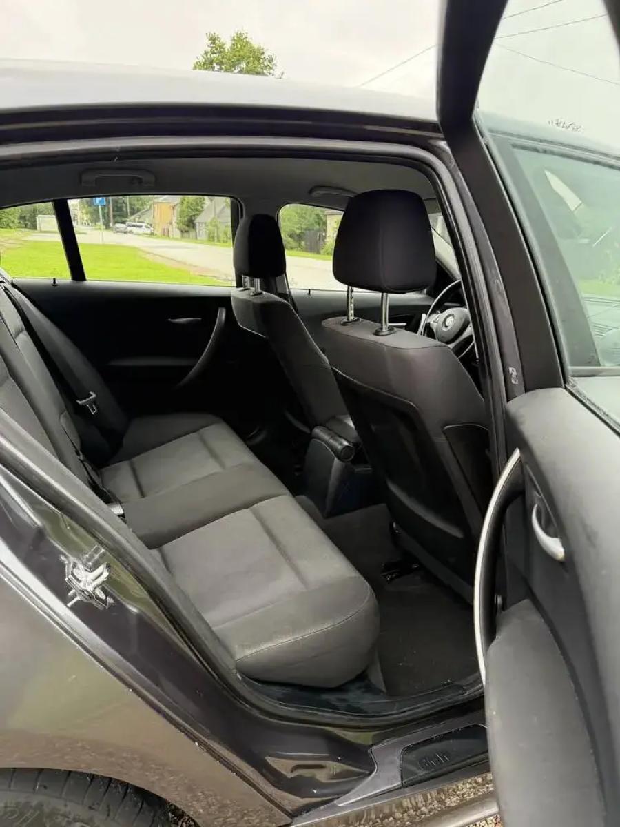 Pelēks BMW 116 2006 Ventspils, ar dzinēja tilpumu 1.60 L un nobraukumu 194 tūkst. km par 2490 €, foto 18 vietnē AUTOMOTO.COM.LV