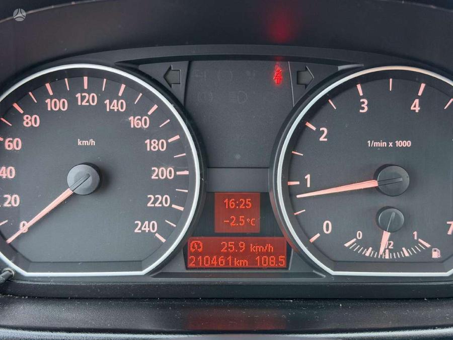 Grey BMW 116 2007 in Kaunas, with an engine capacity of 1.60 L and mileage of 210 thousand km for 2100 €, photo 15 on AUTOMOTO.COM.LV