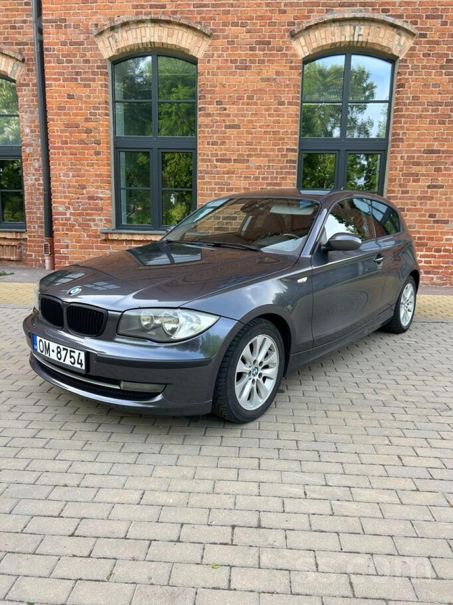 Grey BMW 116 2009 in Riga, with an engine capacity of 1.60 L and mileage of 249 thousand km for 2350 €, photo 1 on AUTOMOTO.COM.LV