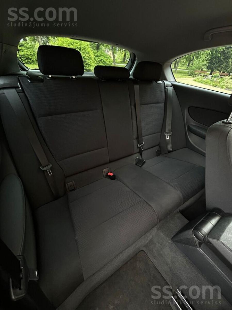 Grey BMW 116 2009 in Riga, with an engine capacity of 1.60 L and mileage of 249 thousand km for 2350 €, photo 11 on AUTOMOTO.COM.LV