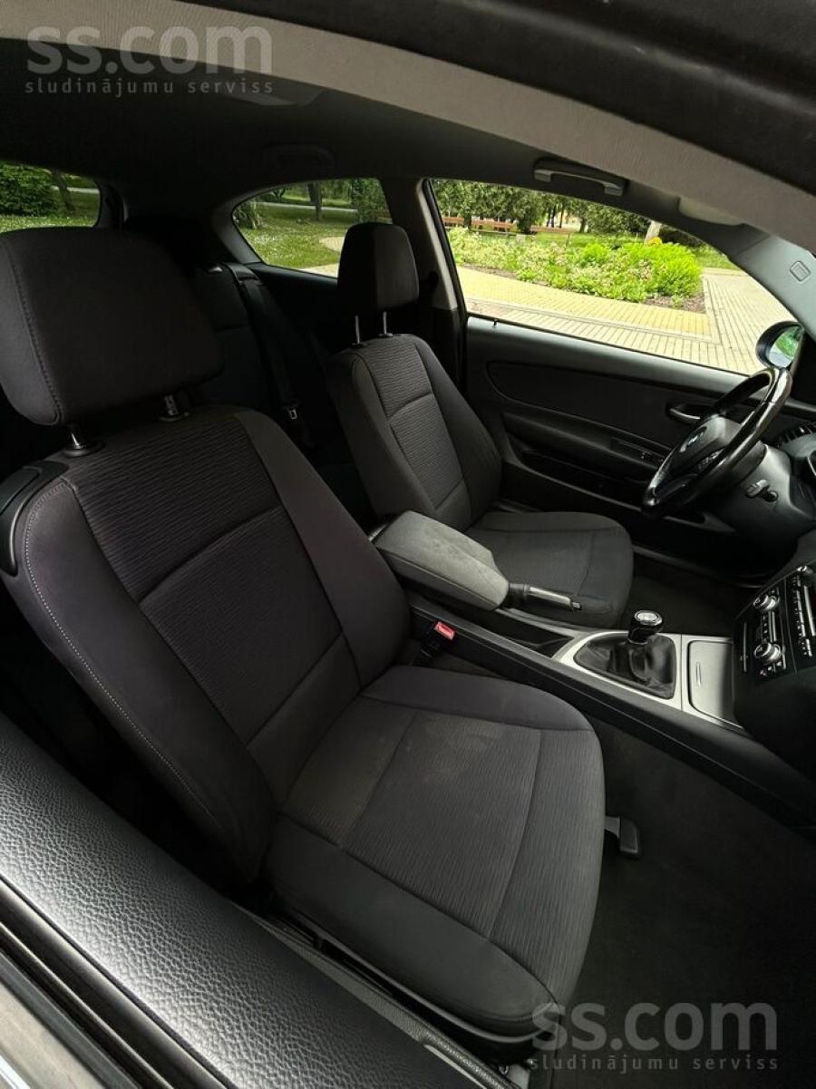 Grey BMW 116 2009 in Riga, with an engine capacity of 1.60 L and mileage of 249 thousand km for 2350 €, photo 12 on AUTOMOTO.COM.LV