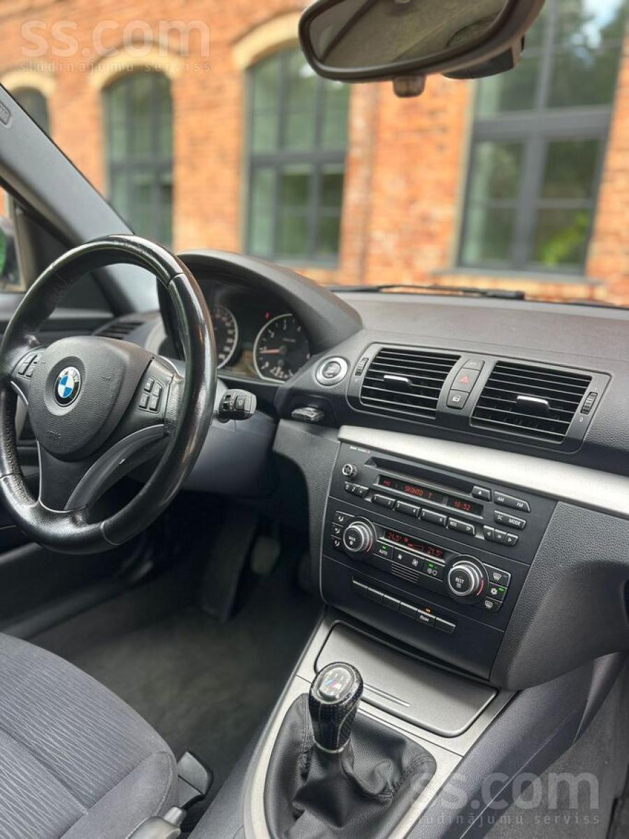 Grey BMW 116 2009 in Riga, with an engine capacity of 1.60 L and mileage of 249 thousand km for 2350 €, photo 15 on AUTOMOTO.COM.LV