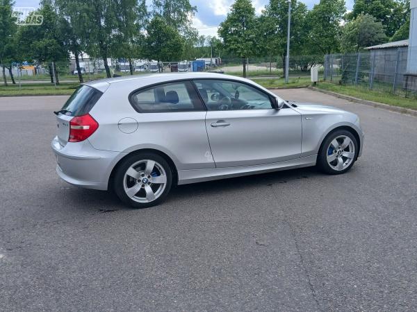 Grey BMW 116 2009 in Vilnius, with an engine capacity of 2.00 L and mileage of 199 thousand km for 3150 €, photo 2 on AUTOMOTO.COM.LV