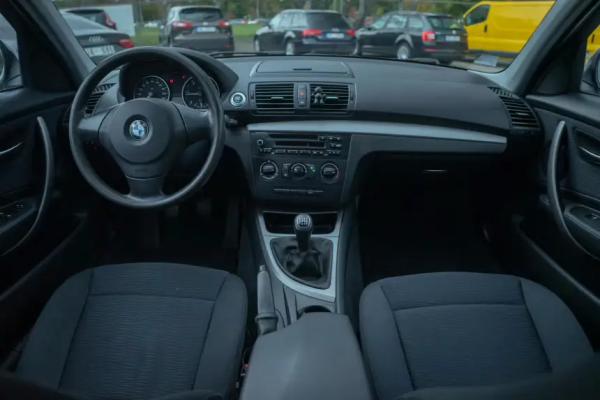 Pelēks BMW 116 2010 Liepāja, ar dzinēja tilpumu 2.00 L un nobraukumu 217 tūkst. km par 4500 €, foto 5 vietnē AUTOMOTO.COM.LV