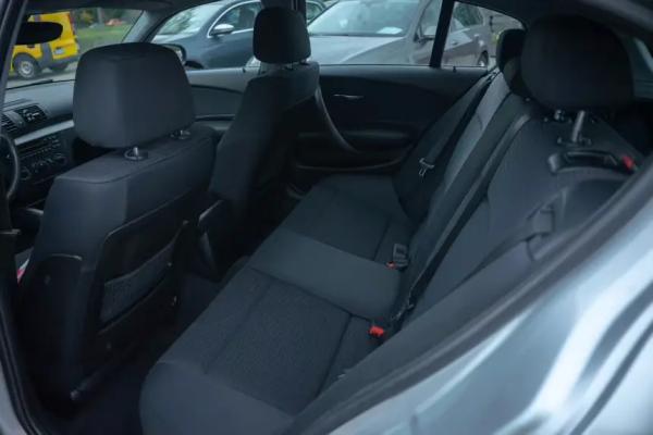 Pelēks BMW 116 2010 Liepāja, ar dzinēja tilpumu 2.00 L un nobraukumu 217 tūkst. km par 4500 €, foto 7 vietnē AUTOMOTO.COM.LV