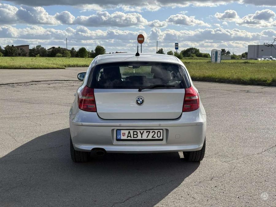 Grey BMW 116 2011 in Vilnius, with an engine capacity of 2.00 L and mileage of 280 thousand km for 4000 €, photo 8 on AUTOMOTO.COM.LV