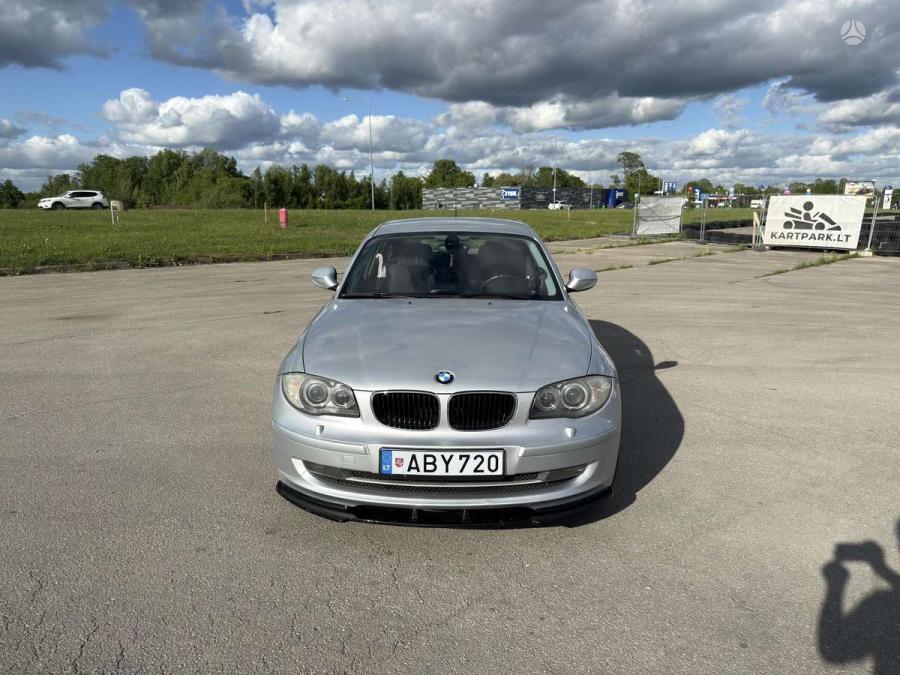 Grey BMW 116 2011 in Vilnius, with an engine capacity of 2.00 L and mileage of 280 thousand km for 4000 €, photo 10 on AUTOMOTO.COM.LV