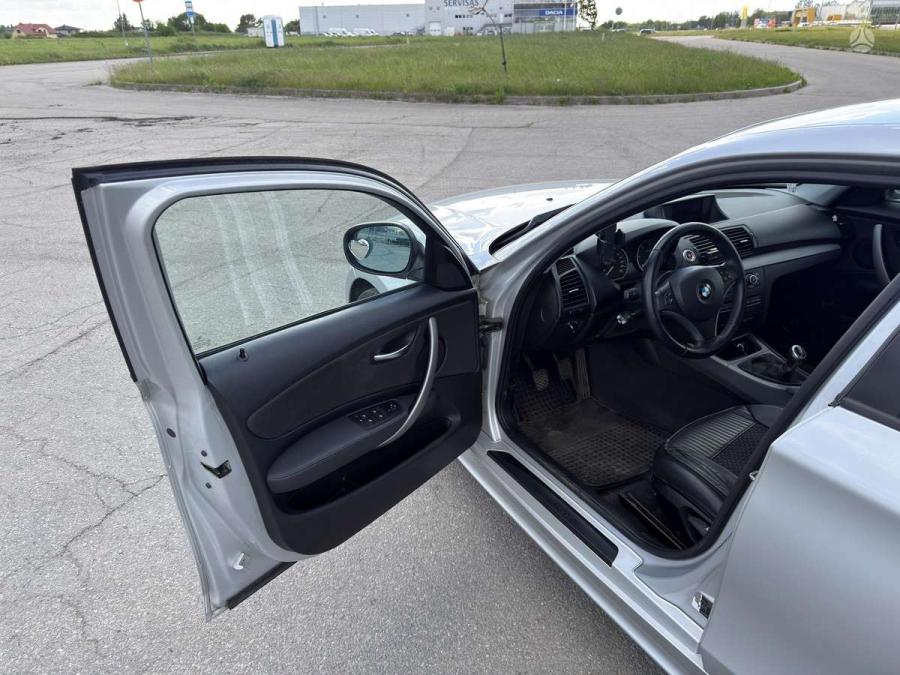 Grey BMW 116 2011 in Vilnius, with an engine capacity of 2.00 L and mileage of 280 thousand km for 4000 €, photo 12 on AUTOMOTO.COM.LV