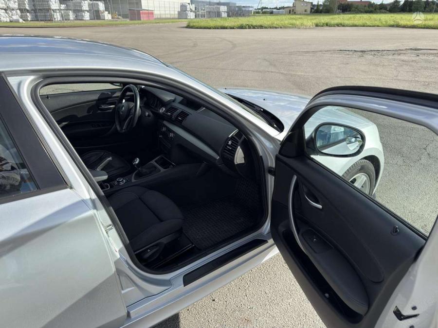Grey BMW 116 2011 in Vilnius, with an engine capacity of 2.00 L and mileage of 280 thousand km for 4000 €, photo 13 on AUTOMOTO.COM.LV