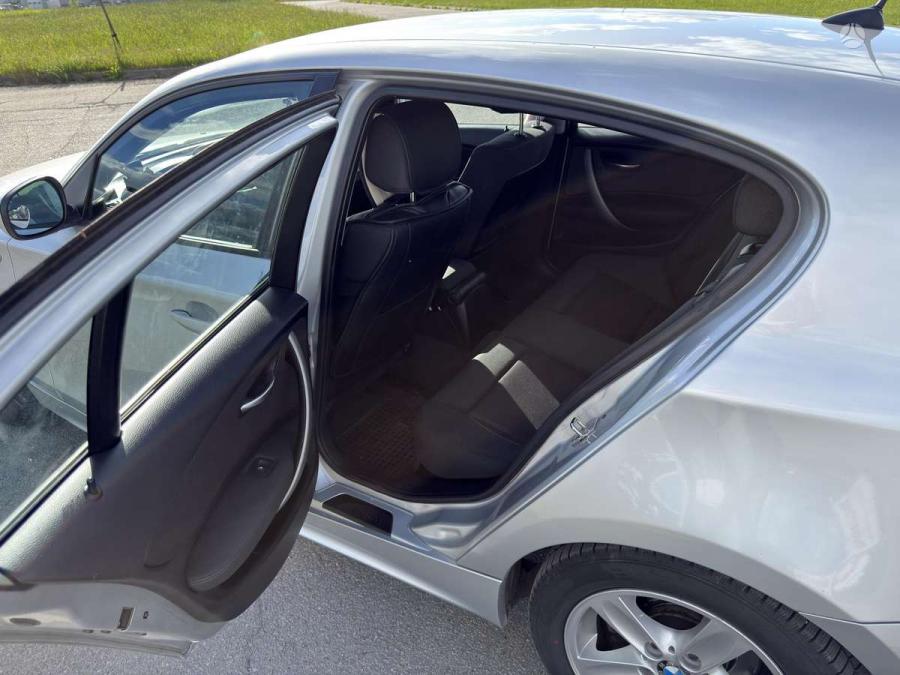 Grey BMW 116 2011 in Vilnius, with an engine capacity of 2.00 L and mileage of 280 thousand km for 4000 €, photo 17 on AUTOMOTO.COM.LV