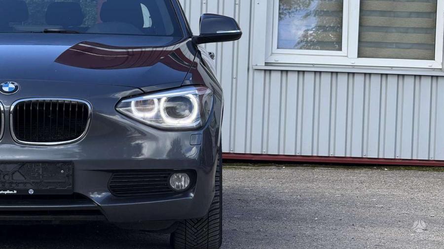 Grey BMW 116 2012 in Ukmerge, with an engine capacity of 1.60 L and mileage of 265 thousand km for 4350 €, photo 10 on AUTOMOTO.COM.LV