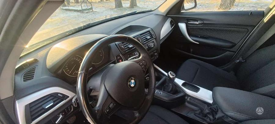 Grey BMW 116 2013 in Pakruojis, with an engine capacity of 1.60 L and mileage of 242 thousand km for 3900 €, photo 11 on AUTOMOTO.COM.LV