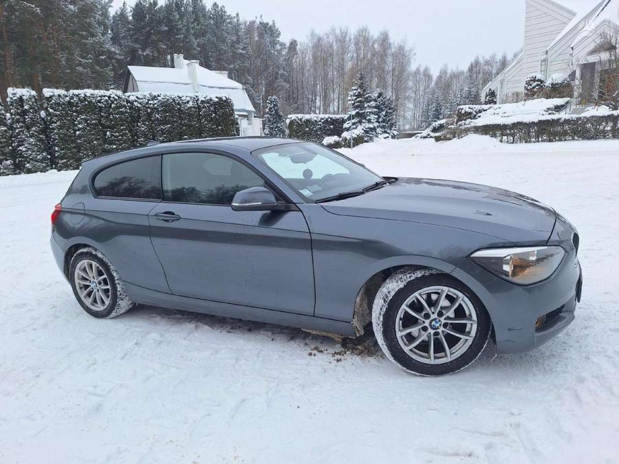 Grey BMW 116 2013 in Elektrenai, with an engine capacity of 2.00 L and mileage of 385 thousand km for 4690 €, photo 3 on AUTOMOTO.COM.LV