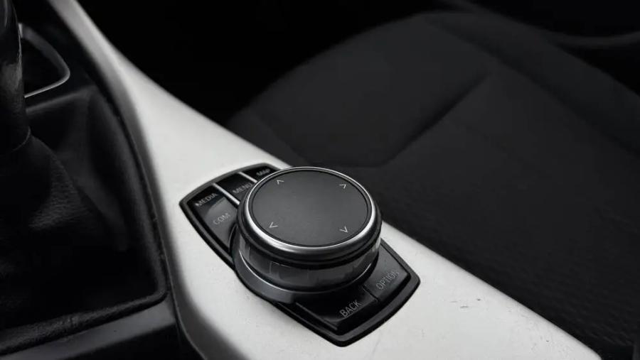 Pelēks BMW 116 2017 Jelgava, ar dzinēja tilpumu 1.50 L un nobraukumu 182 tūkst. km par 9990 €, foto 26 vietnē AUTOMOTO.COM.LV