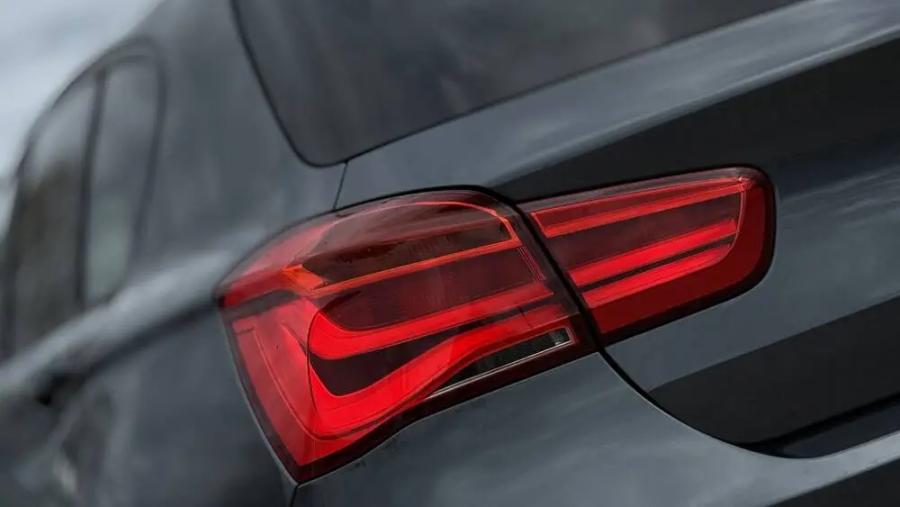 Pelēks BMW 116 2017 Jelgava, ar dzinēja tilpumu 1.50 L un nobraukumu 182 tūkst. km par 9990 €, foto 31 vietnē AUTOMOTO.COM.LV