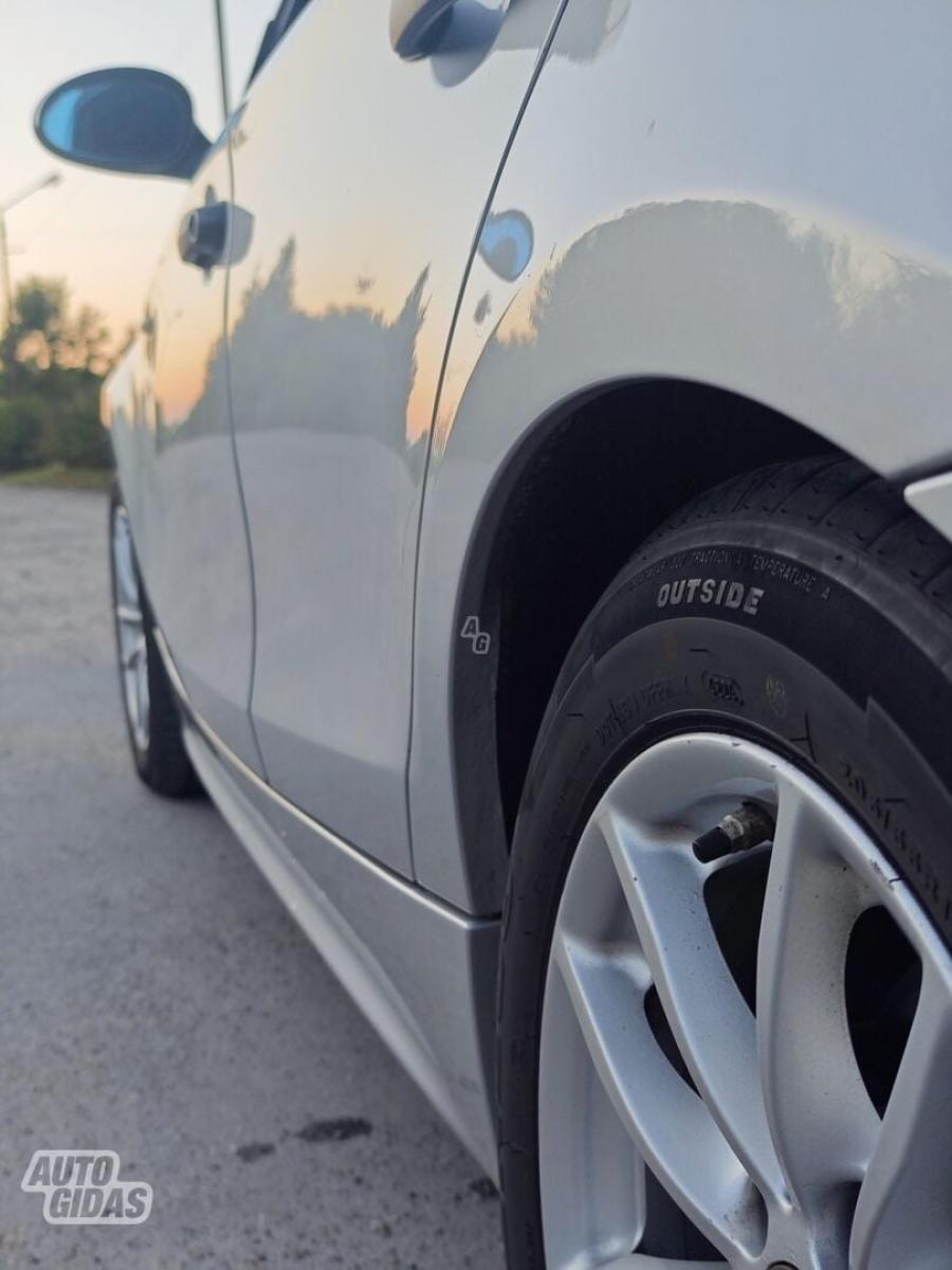 BMW 116 2005 in Ukmerge, with an engine capacity of 1.60 L and mileage of 290 thousand km for 1800 €, photo 8 on AUTOMOTO.COM.LV