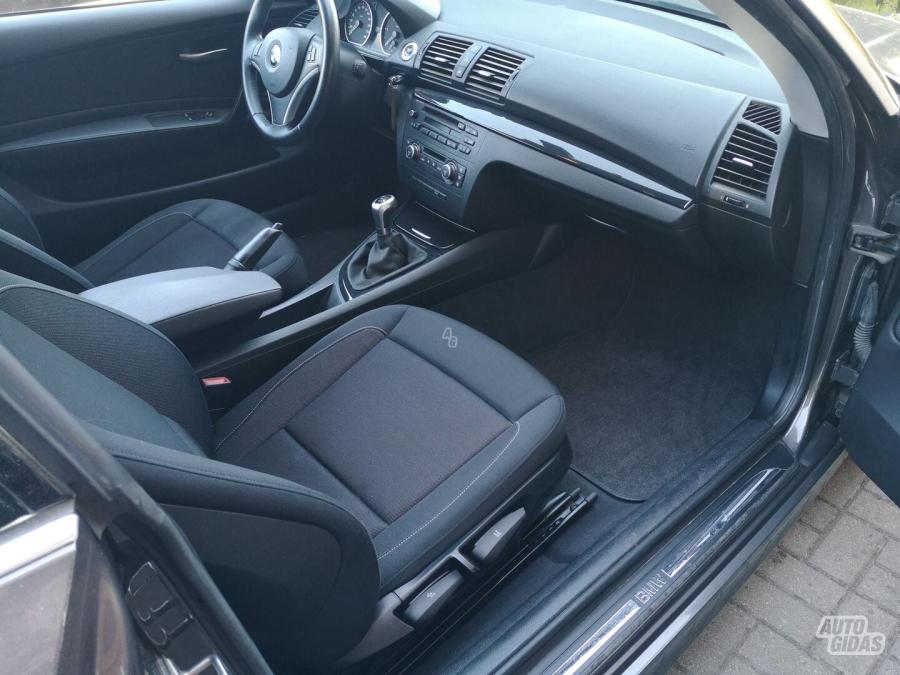 BMW 116 2009 in Kaunas, with an engine capacity of 2.00 L and mileage of 276 thousand km for 2950 €, photo 7 on AUTOMOTO.COM.LV